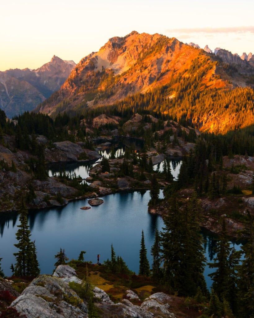 Expert Guide: Hiking and Backpacking Rachel and Rampart Lakes