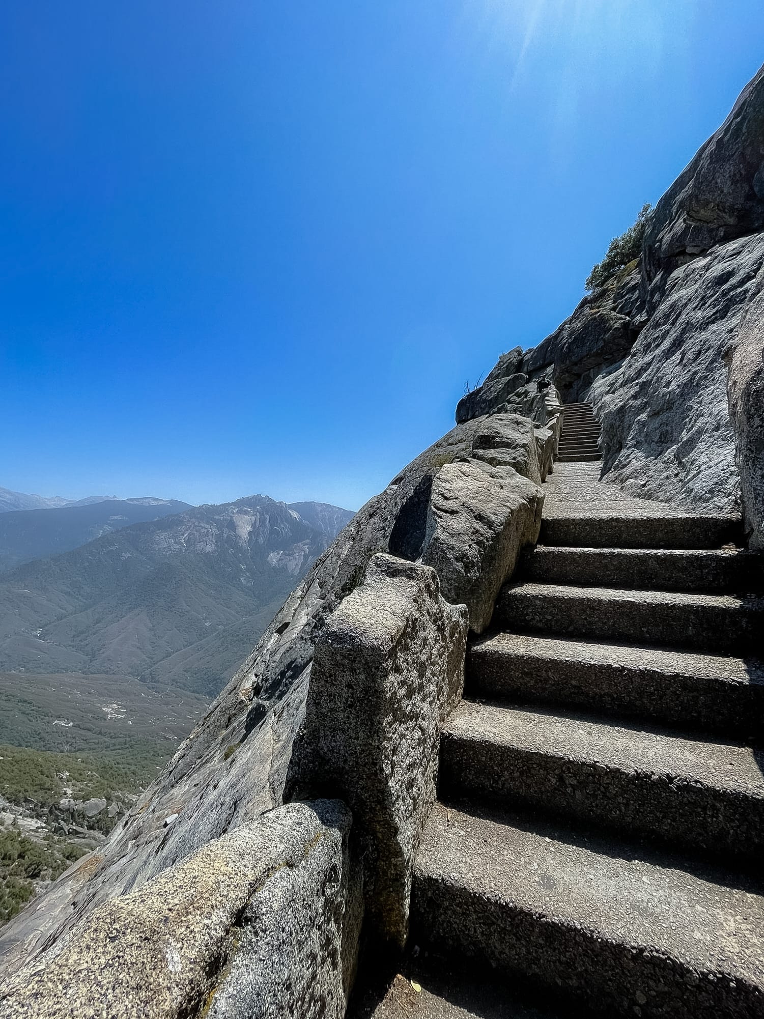 Expert Guide to Hiking Moro Rock in Sequoia National Park