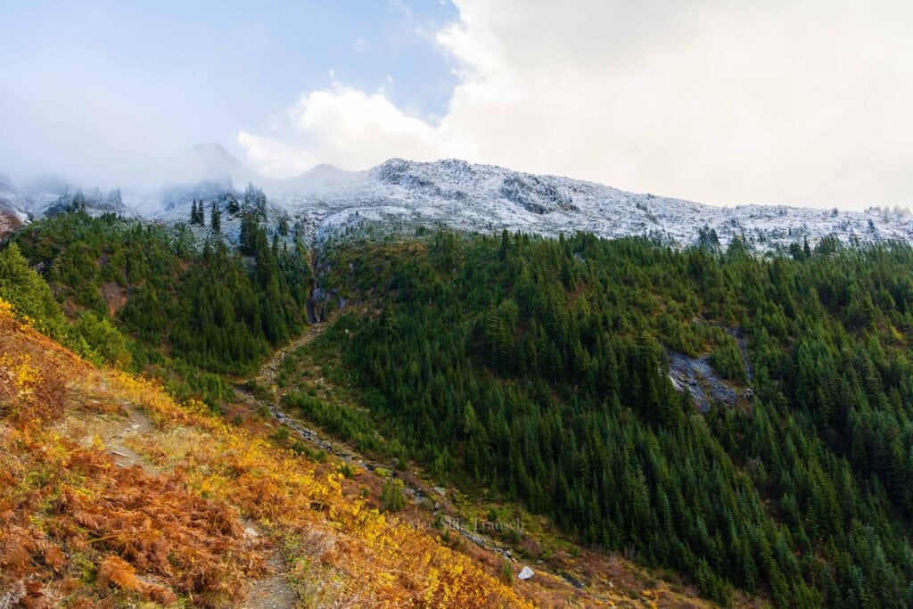 Hiking to Hidden Lake Lookout in North Cascades National Park