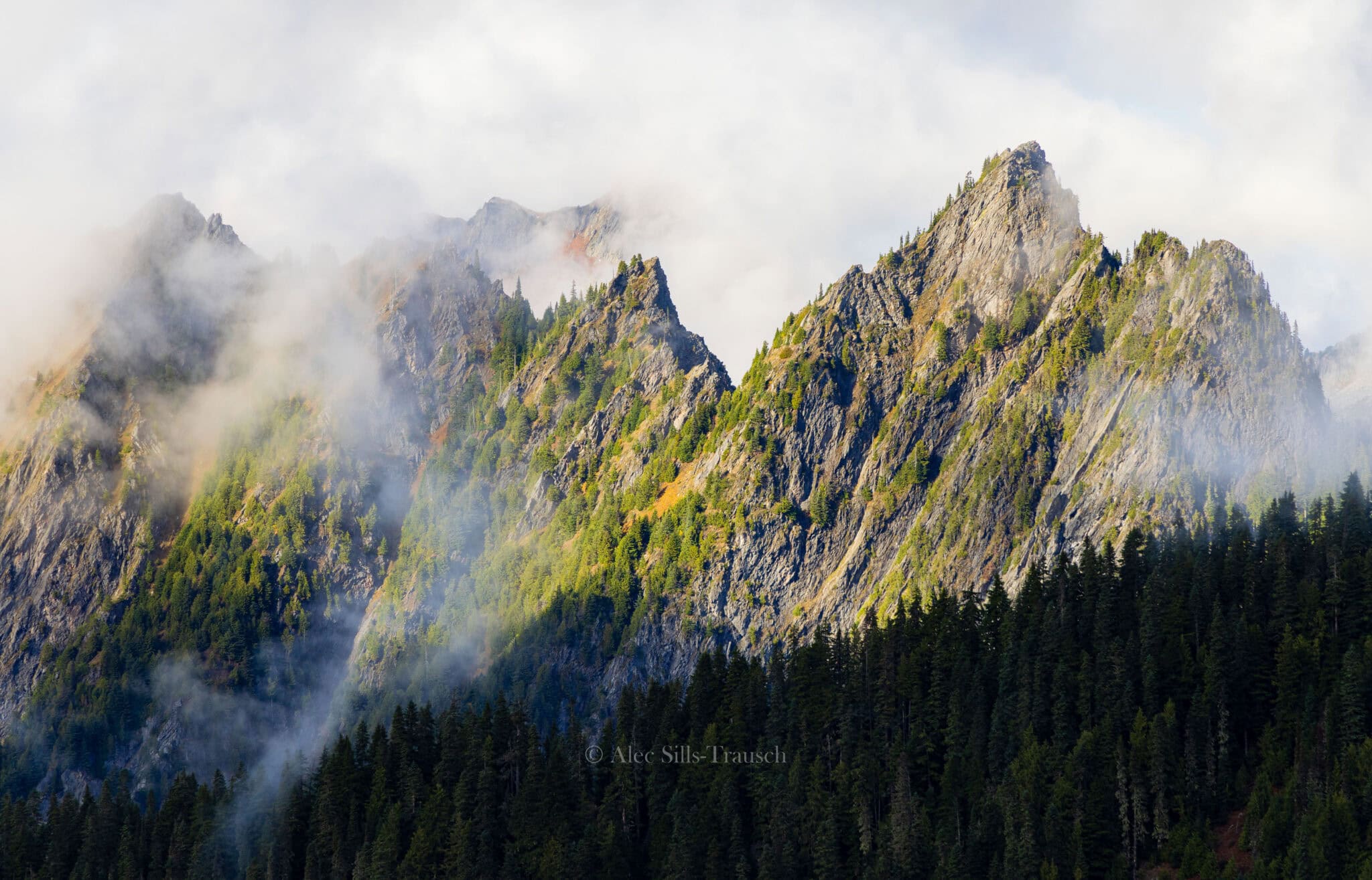 Hiking to Hidden Lake Lookout in North Cascades National Park