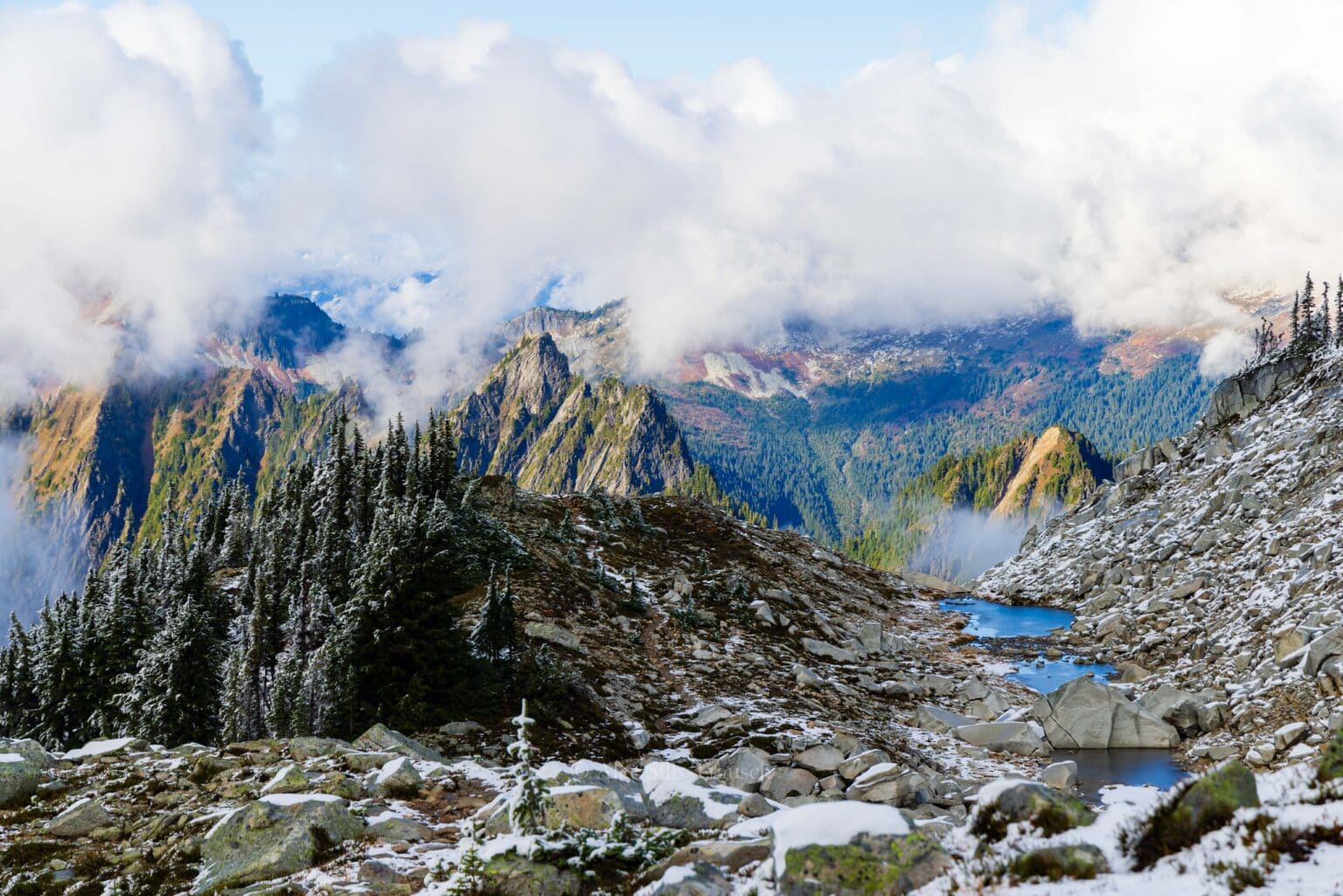 Hiking to Hidden Lake Lookout in North Cascades National Park
