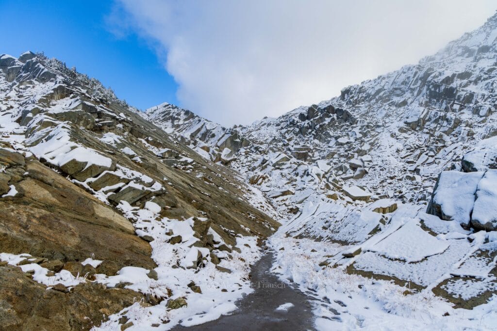 Hiking to Hidden Lake Lookout in North Cascades National Park