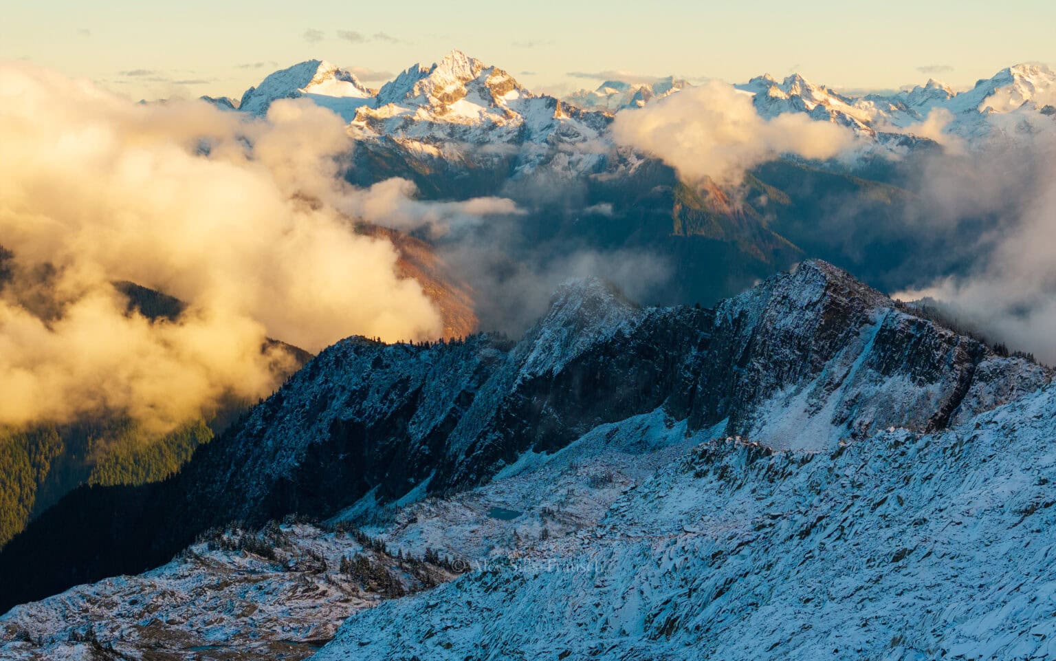 Hiking to Hidden Lake Lookout in North Cascades National Park