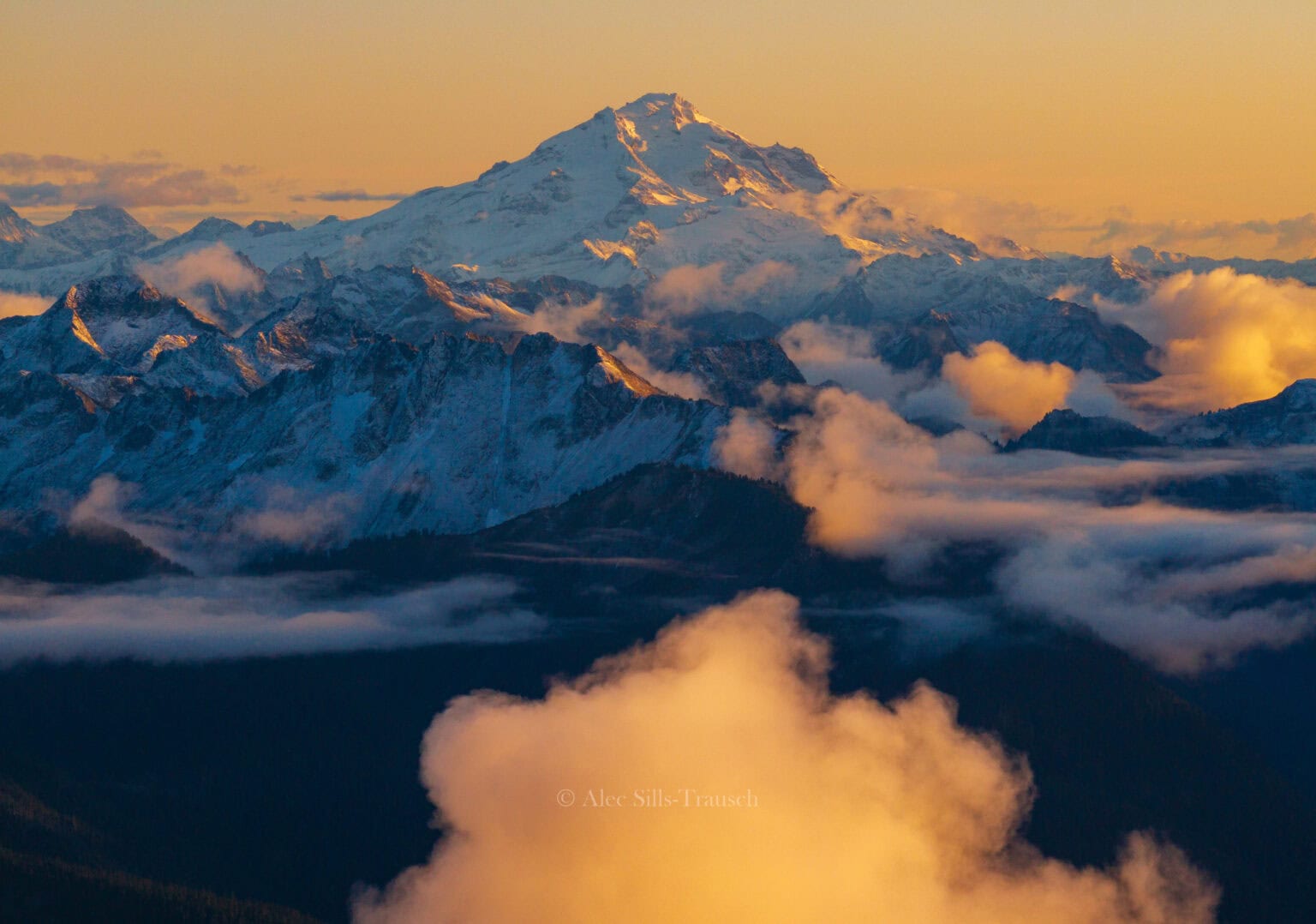 Hiking to Hidden Lake Lookout in North Cascades National Park